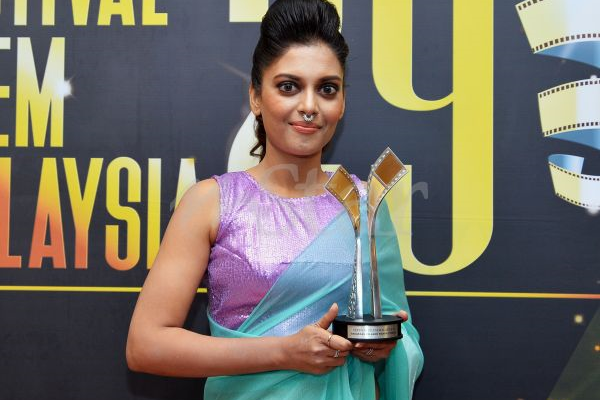 Komitmen June Lojong Terhadap Keluarga Puncanya - Hiburan | mStar