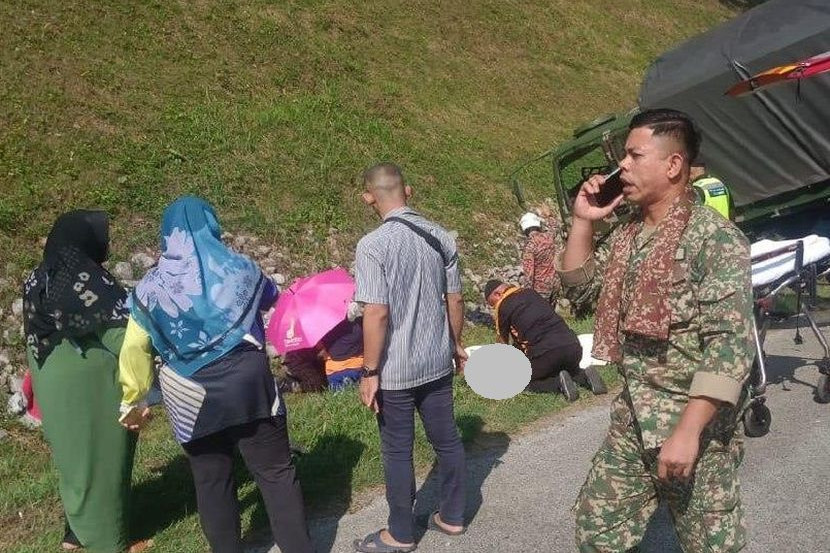 Tragis! 3 anggota tentera maut, trak bertembung lori berhampiran Guar Cempedak - Semasa | mStar