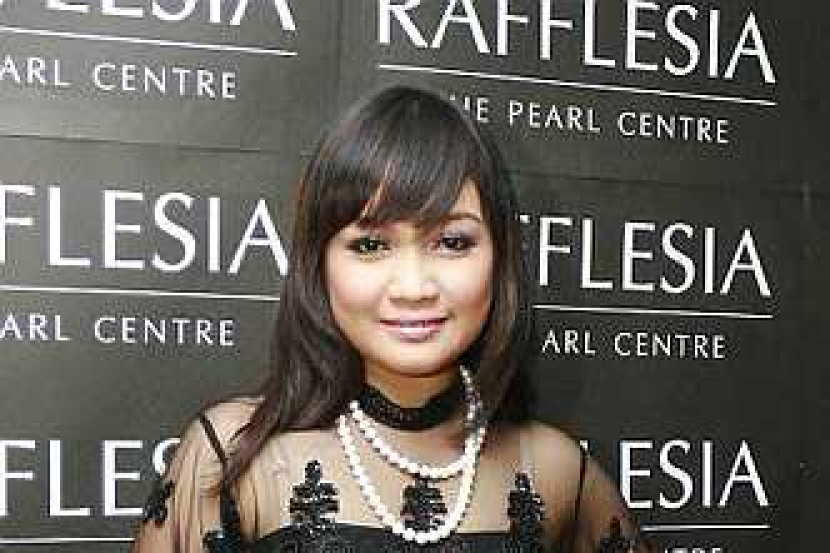 Isma (AF7) Alami Keguguran Anak Keenam - Hiburan | mStar