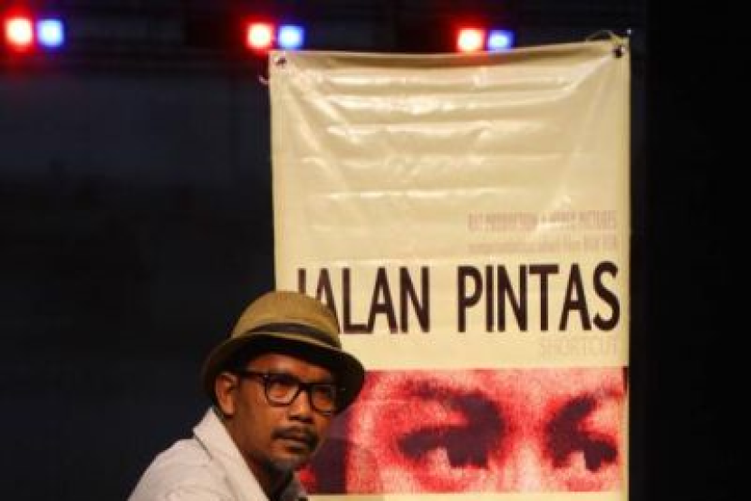 Nam Ron Hanya Penggiat Bebas, Bukan Seniman Berhaluan Kiri - Hiburan ...