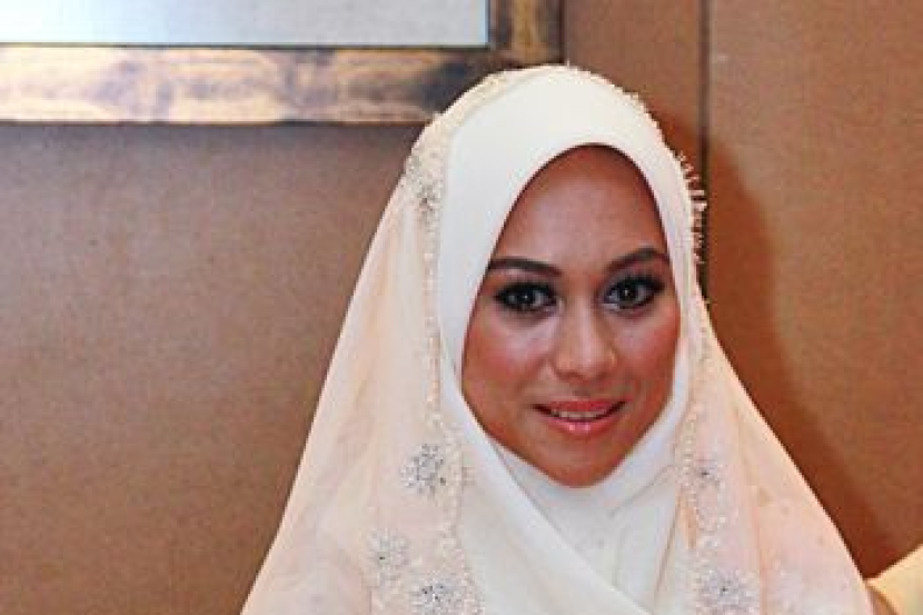 Natasha Hudson Sah Milik Carleed Khaza - Hiburan | mStar