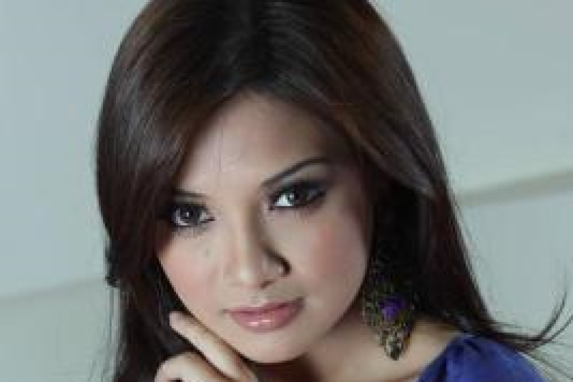 Neelofa Tumpu Filem & Pengacaraan - Hiburan | mStar