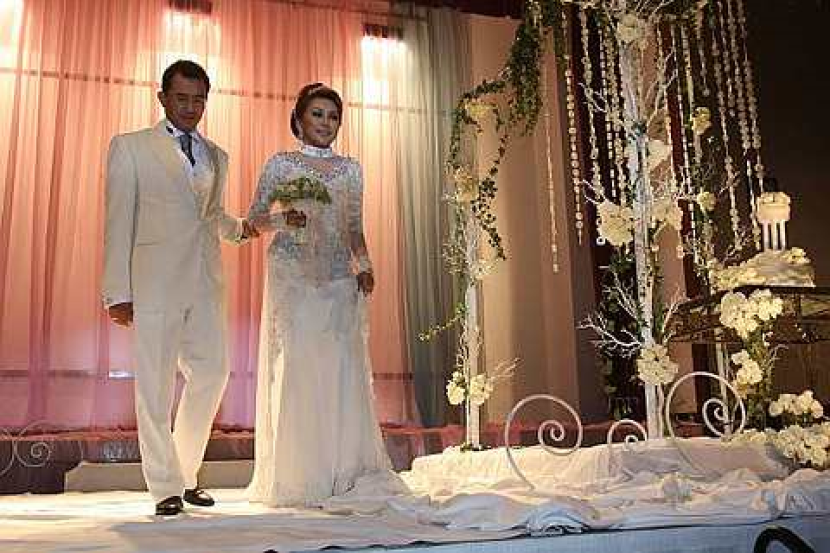 Resepsi Noniswara tetap meriah tanpa persandingan. - Hiburan | mStar